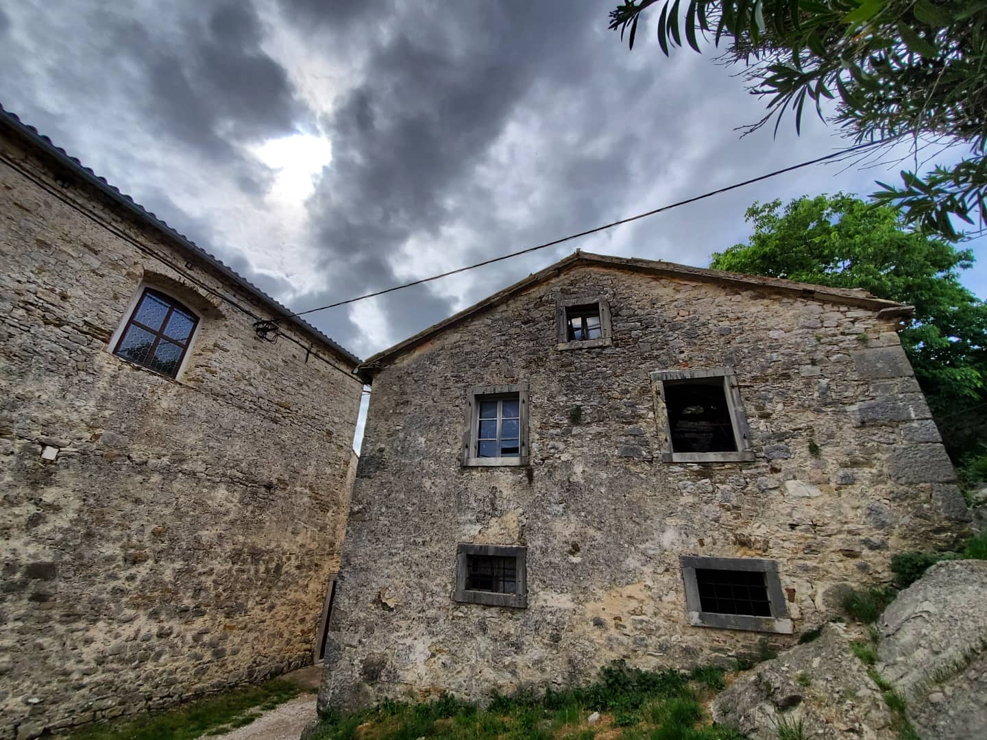 Hum, Croatia : The smallest village in the world – emily & entropy